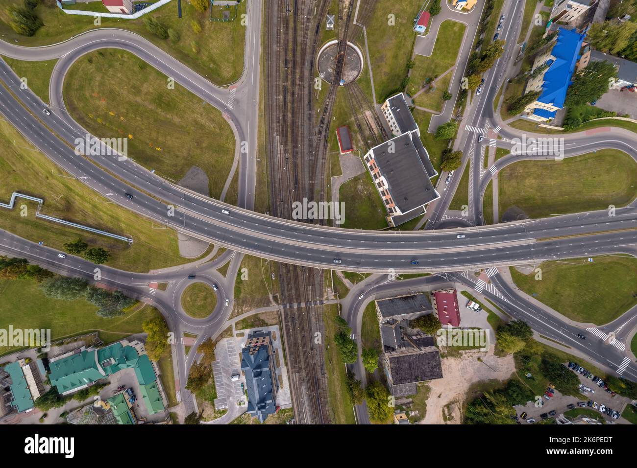 vue aérienne de l'échangeur de route ou de l'intersection d'autoroute ...