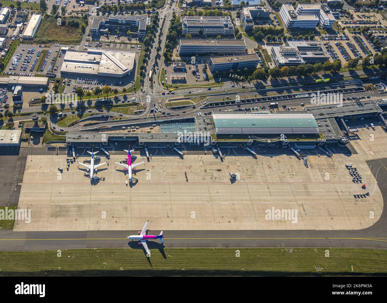 Vue aérienne, avions au terminal, aéroport de Dortmund, Wickede ...