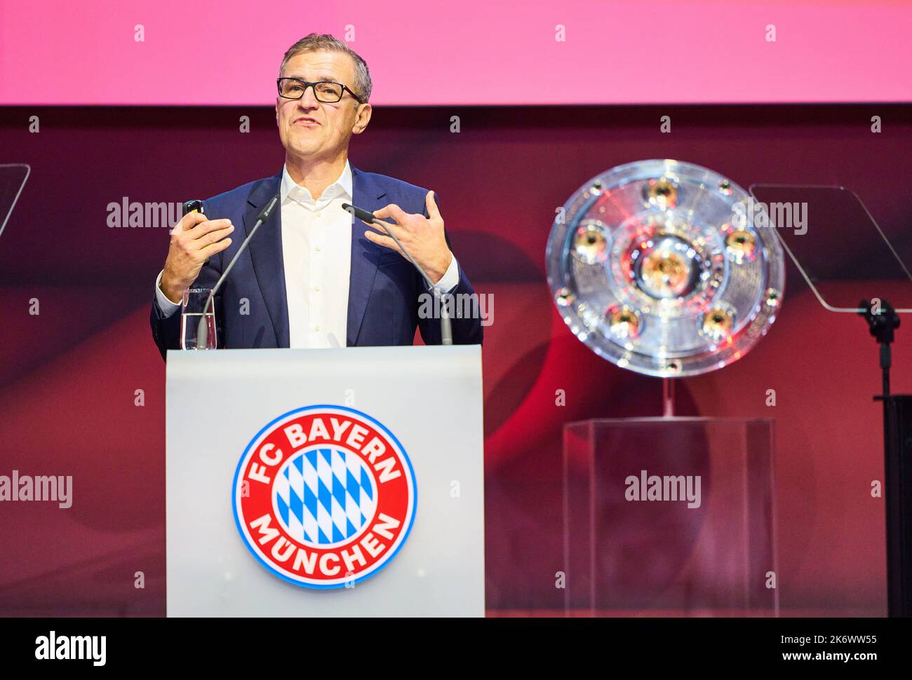 Jan-Christian Dreesen , Directeur financier FCB à l'Assemblée générale ...