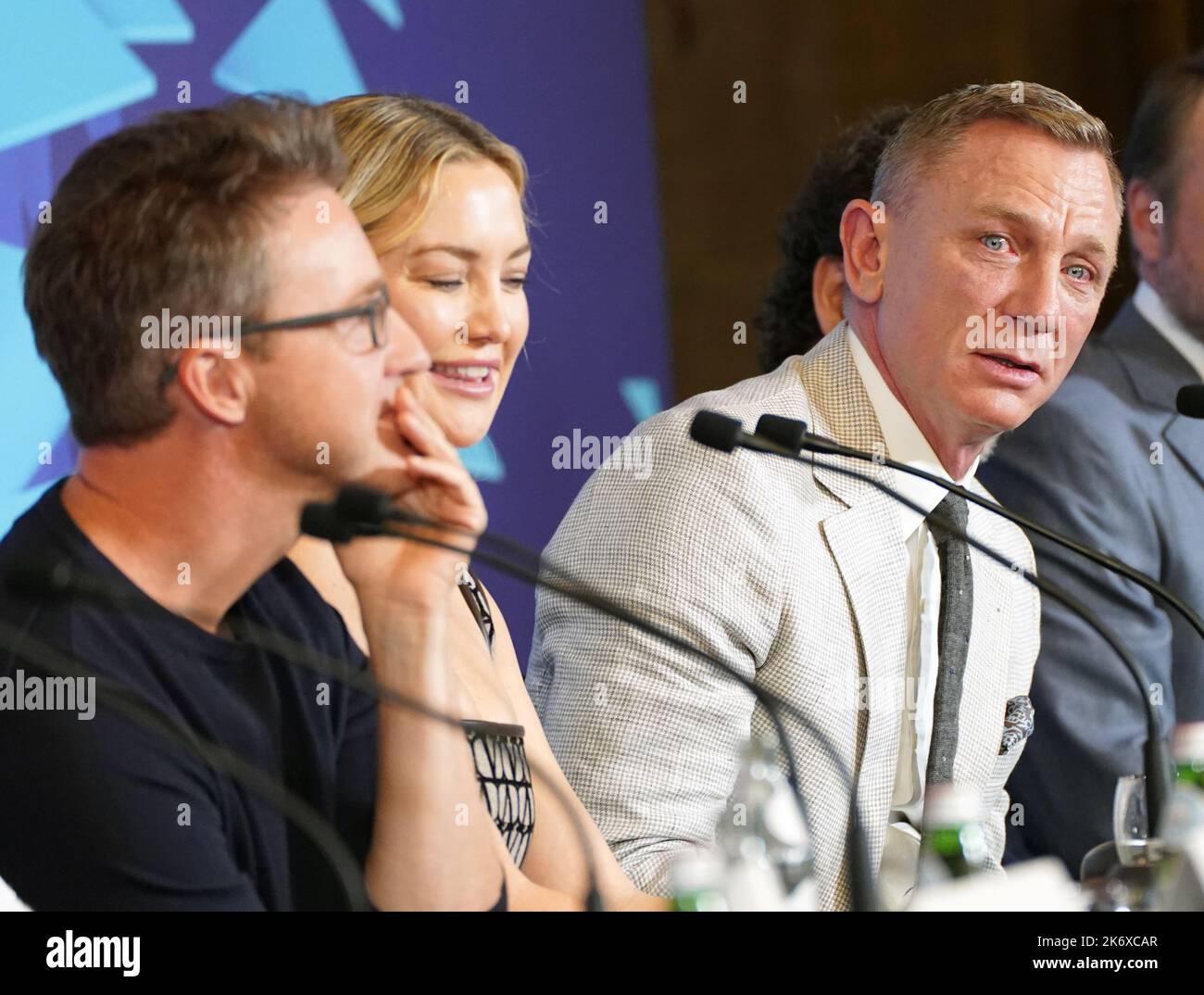 (Gauche-droite) Edward Norton, Kate Hudson et Daniel Craig assistent à ...
