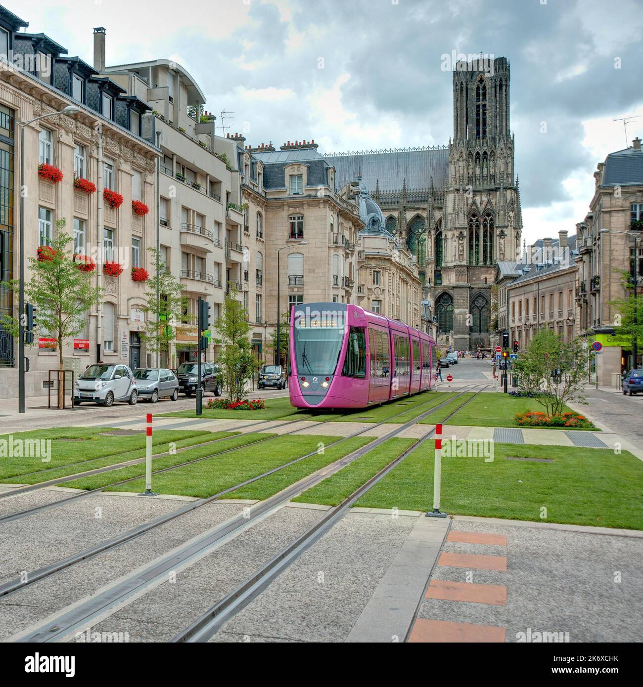Reims tramway Banque de photographies et d’images à haute résolution ...