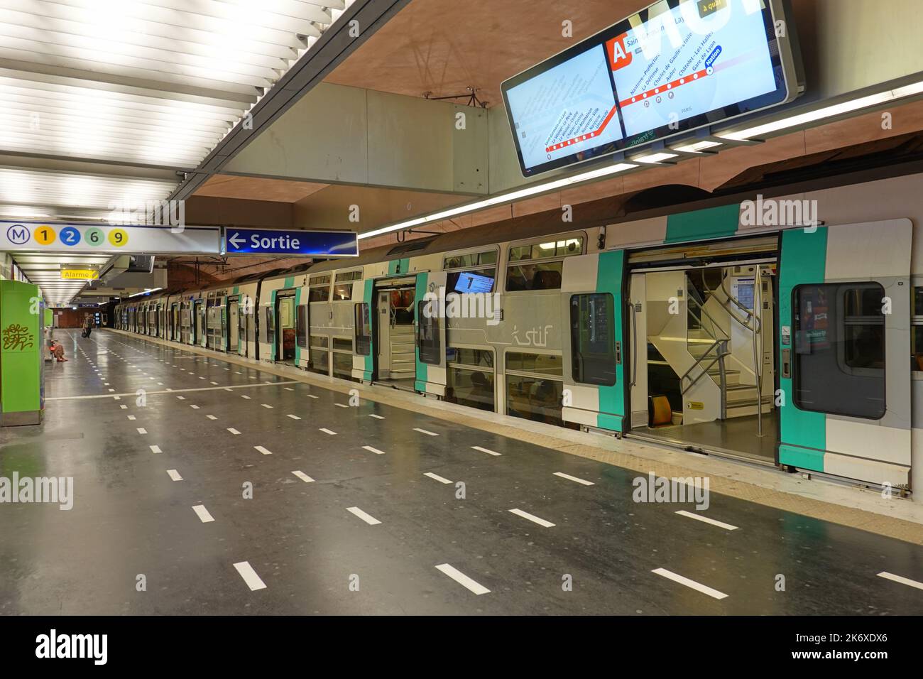Paris, RER A Station Nation // Paris, RER A Station Nation Photo Stock ...