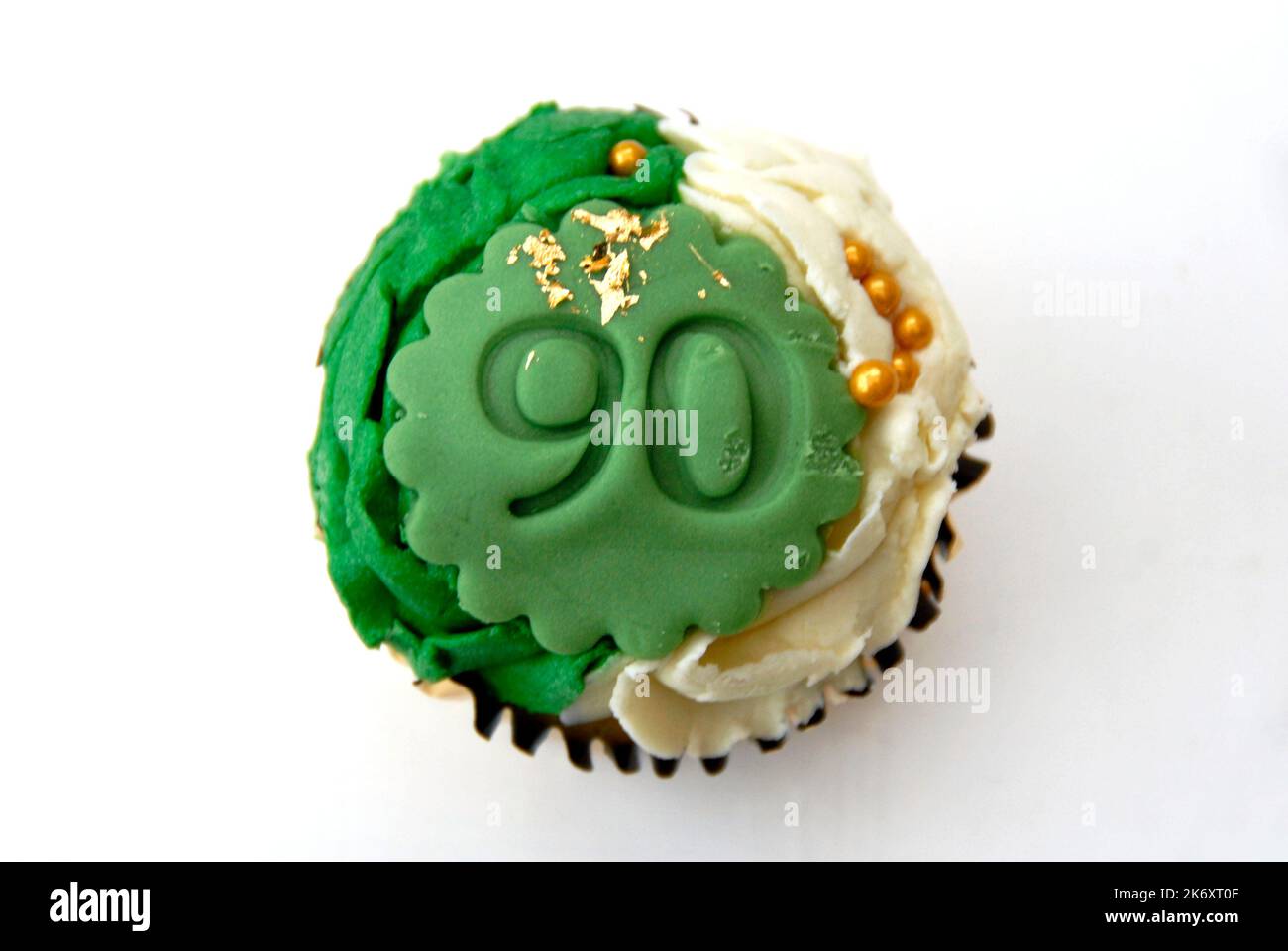 Gateau 90 ans pour homme or men Banque de photographies et d’images à ...