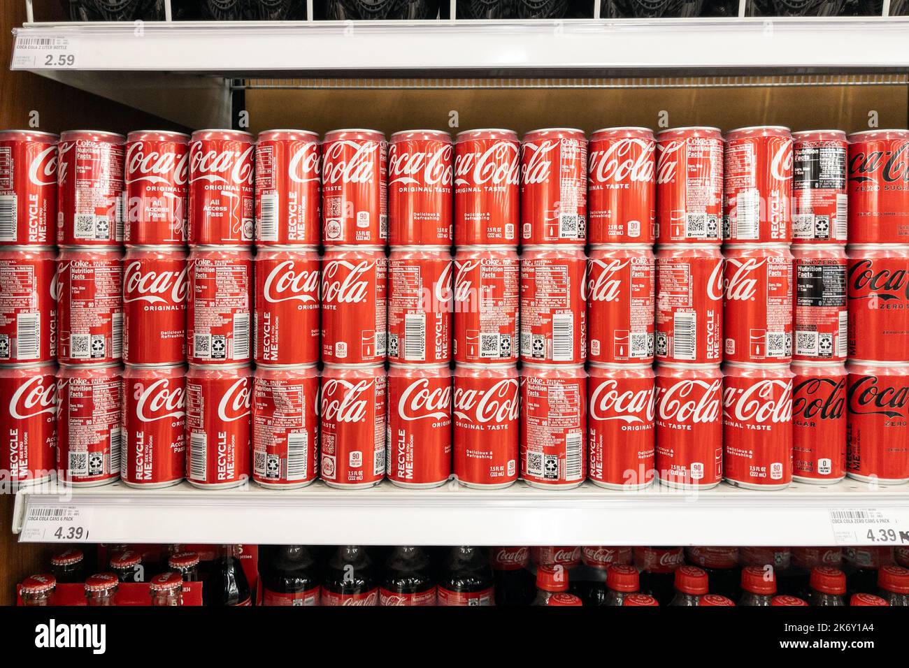 Coke de plastique boutique de coca cola Banque de photographies et d ...
