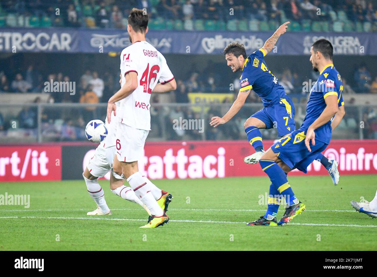 Vérone, Italie. 16th octobre 2022. Verona Simone Verdi tente de marquer ...