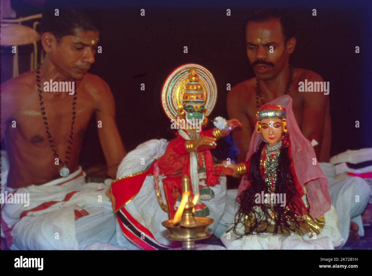 Kathakali:- la danse classique indienne du Kerala est basée sur ...