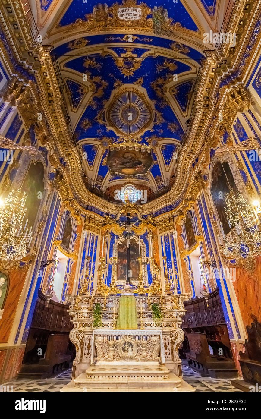 L'intérieur de la rue Thomas l'Eglise Apôtre de Dolcedo avec un plan de ...