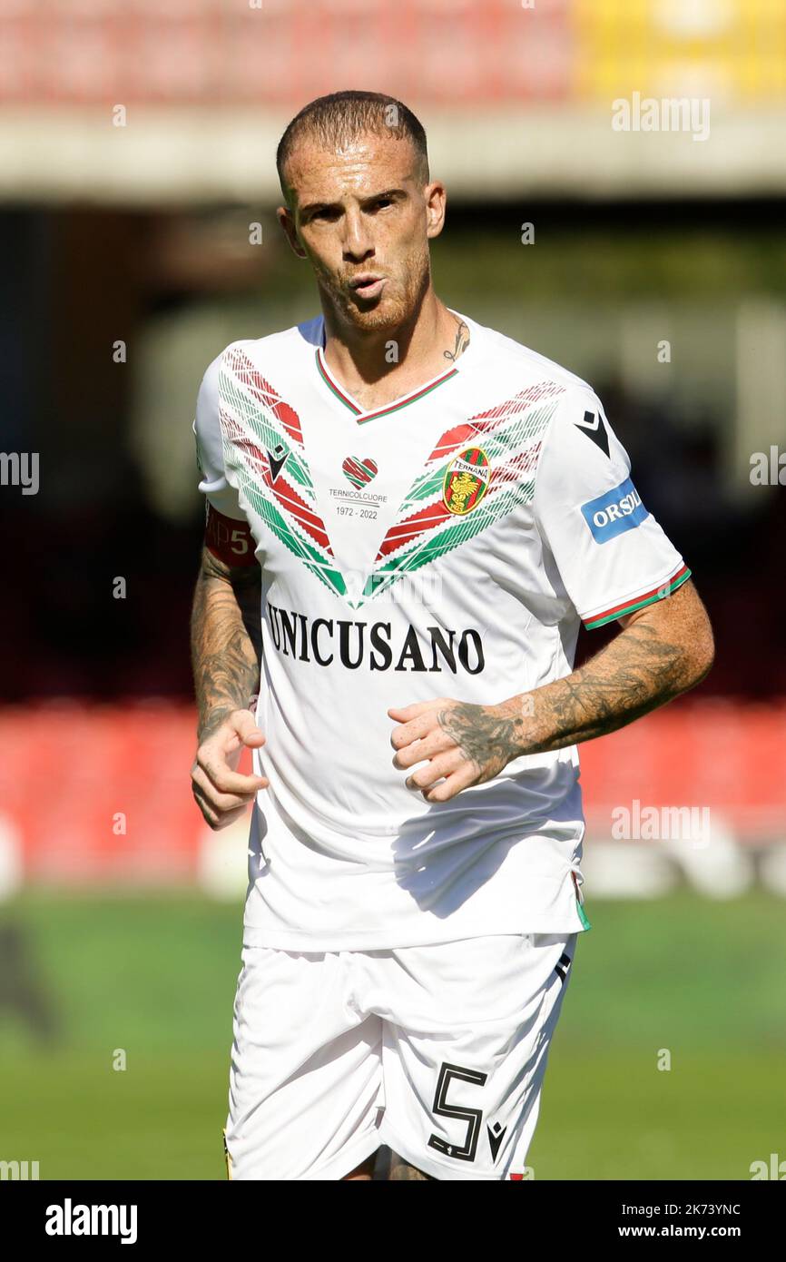 Antonio Palumbo, milieu de terrain italien de Ternana, regarde pendant ...