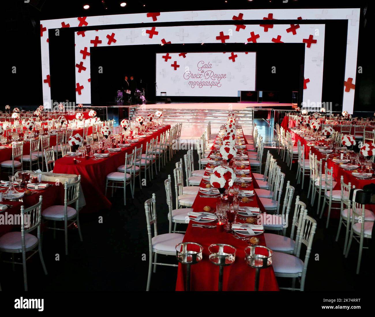 Gala de la croix rouge monaco Banque de photographies et d’images à ...