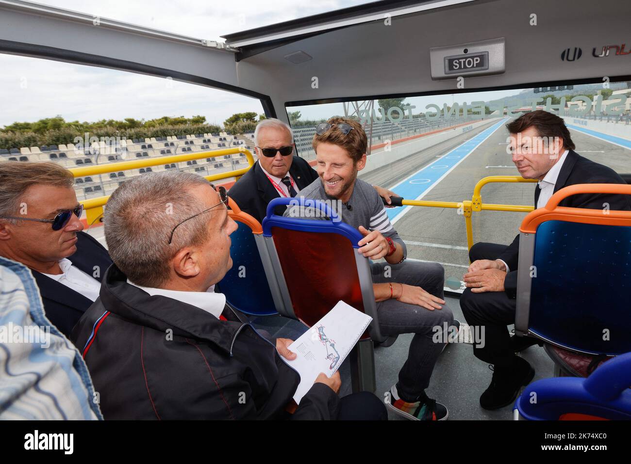 Qui logo Banque de photographies et d’images à haute résolution - Alamy