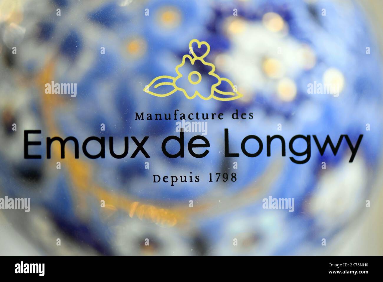 Fabrication d'émaux de Longwy (est de la France). Célèbre pour sa ...