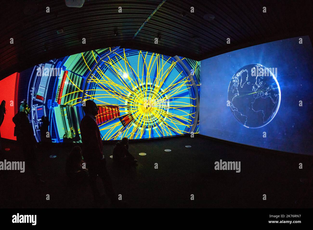 Pendant un mois, exactement 3 décembre, toutes les machines du CERN ...