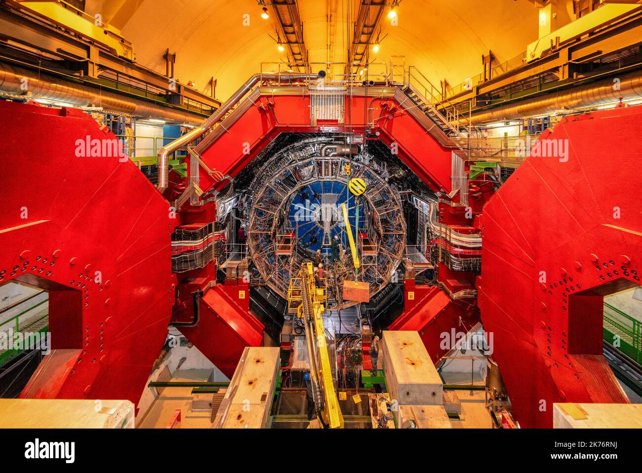 Pendant un mois, exactement 3 décembre, toutes les machines du CERN ...