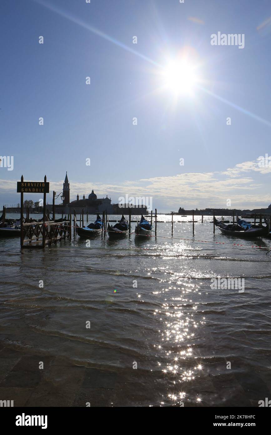 Une grande partie de Venise a été laissée sous l'eau après que la marée ...