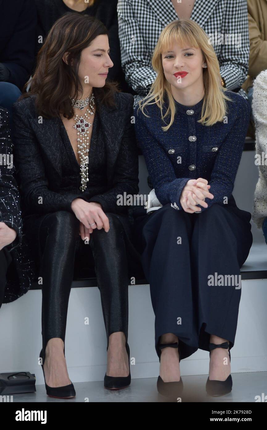 Isabelle Adjani, Anna Mouglalis, Angele Chanel défile LA piste DU 03 ...