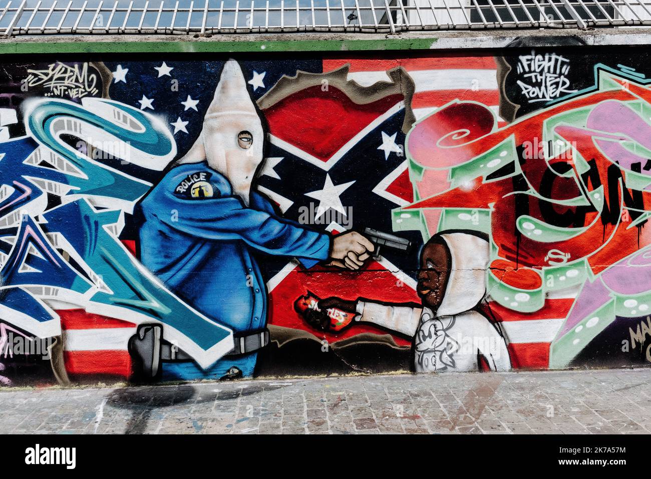 Peinture murale sur le racisme Banque de photographies et d’images à ...