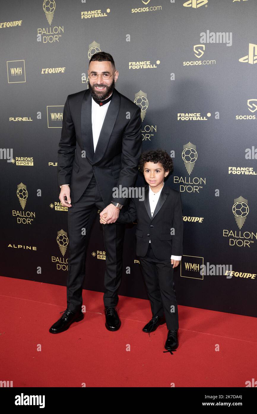Karim Benzema du Real Madrid avec son fils Ibrahim arrive à la ...
