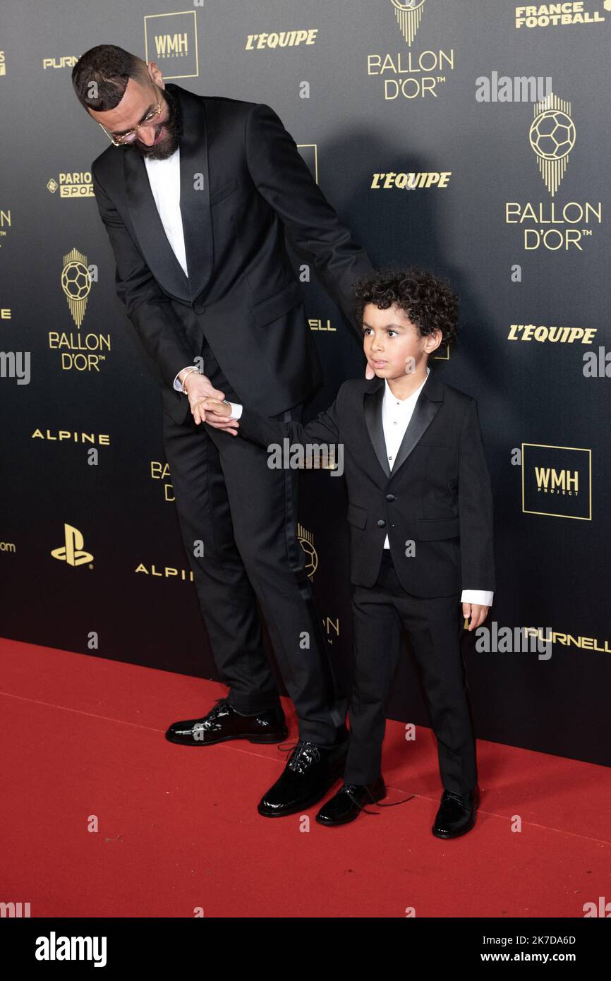 Karim Benzema du Real Madrid avec son fils Ibrahim arrive à la ...