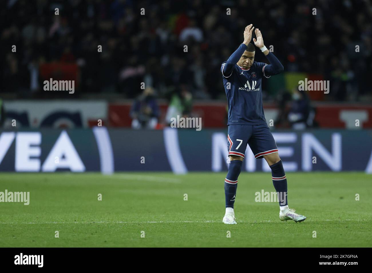 ©Sébastien Muylaert/MAXPPP - Paris 26/02/2022 Kylian Mbappe de Paris Saint-Germain réagit lors ...