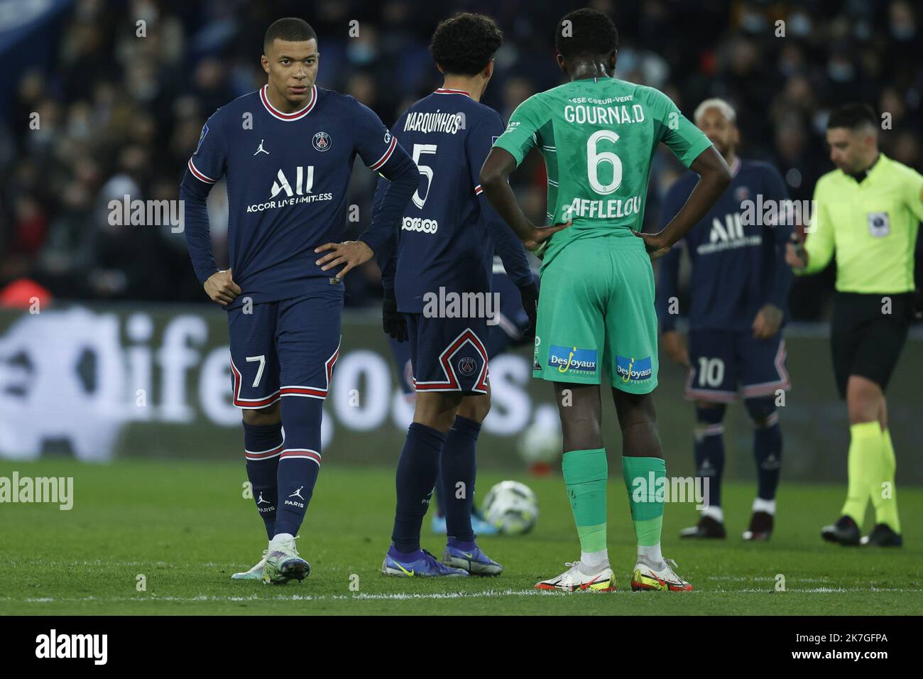 ©Sébastien Muylaert/MAXPPP - Paris 26/02/2022 Kylian Mbappe de Paris Saint-Germain réagit lors ...