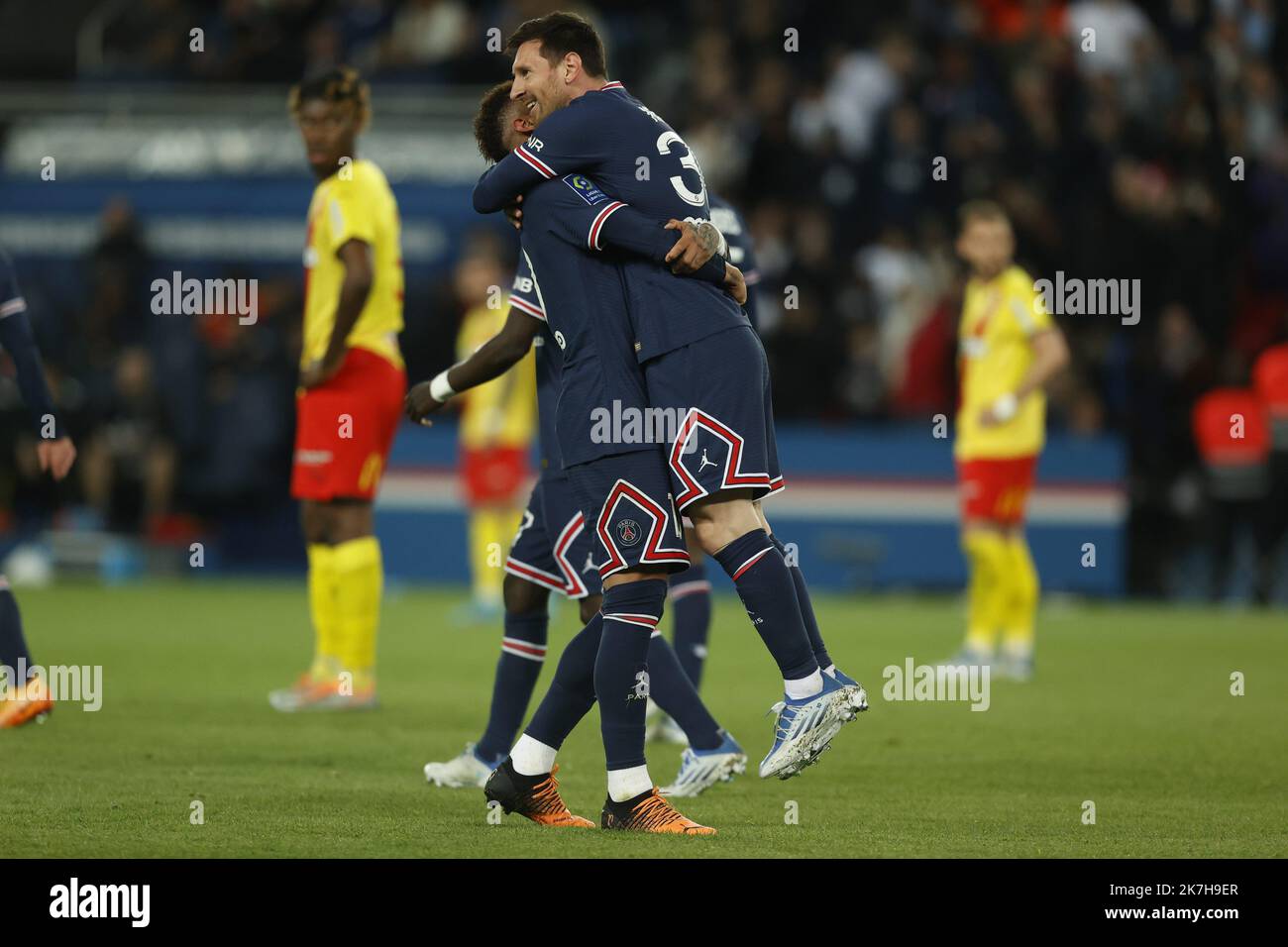 ©Sébastien Muylaert/MAXPPP - Paris 23/04/2022 Neymar Jr et Lionel Messi de Paris Saint-Germain ...