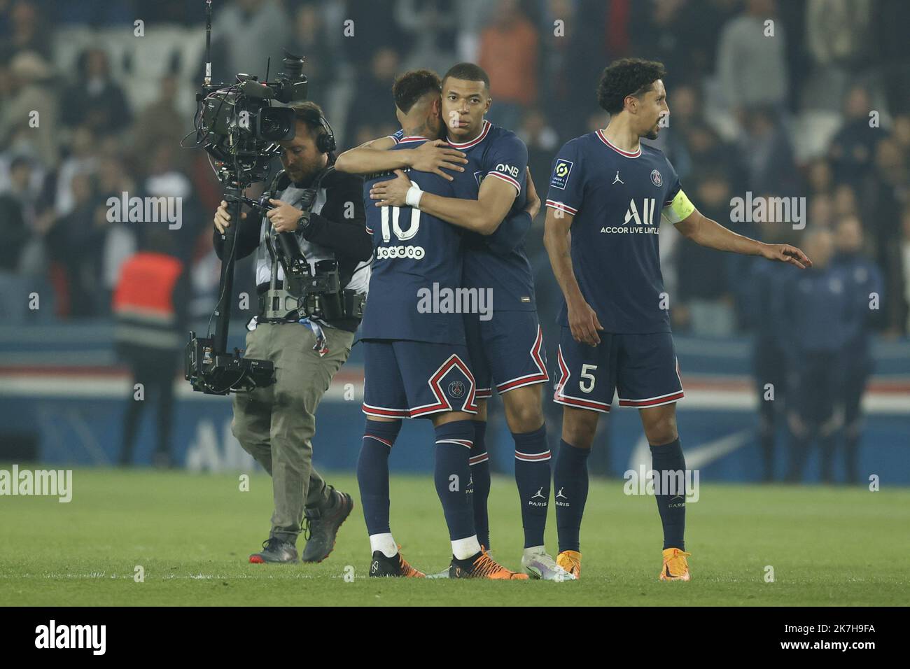 ©Sébastien Muylaert/MAXPPP - Paris 23/04/2022 Neymar Jr et Kylian Mbappe de Paris Saint-Germain ...