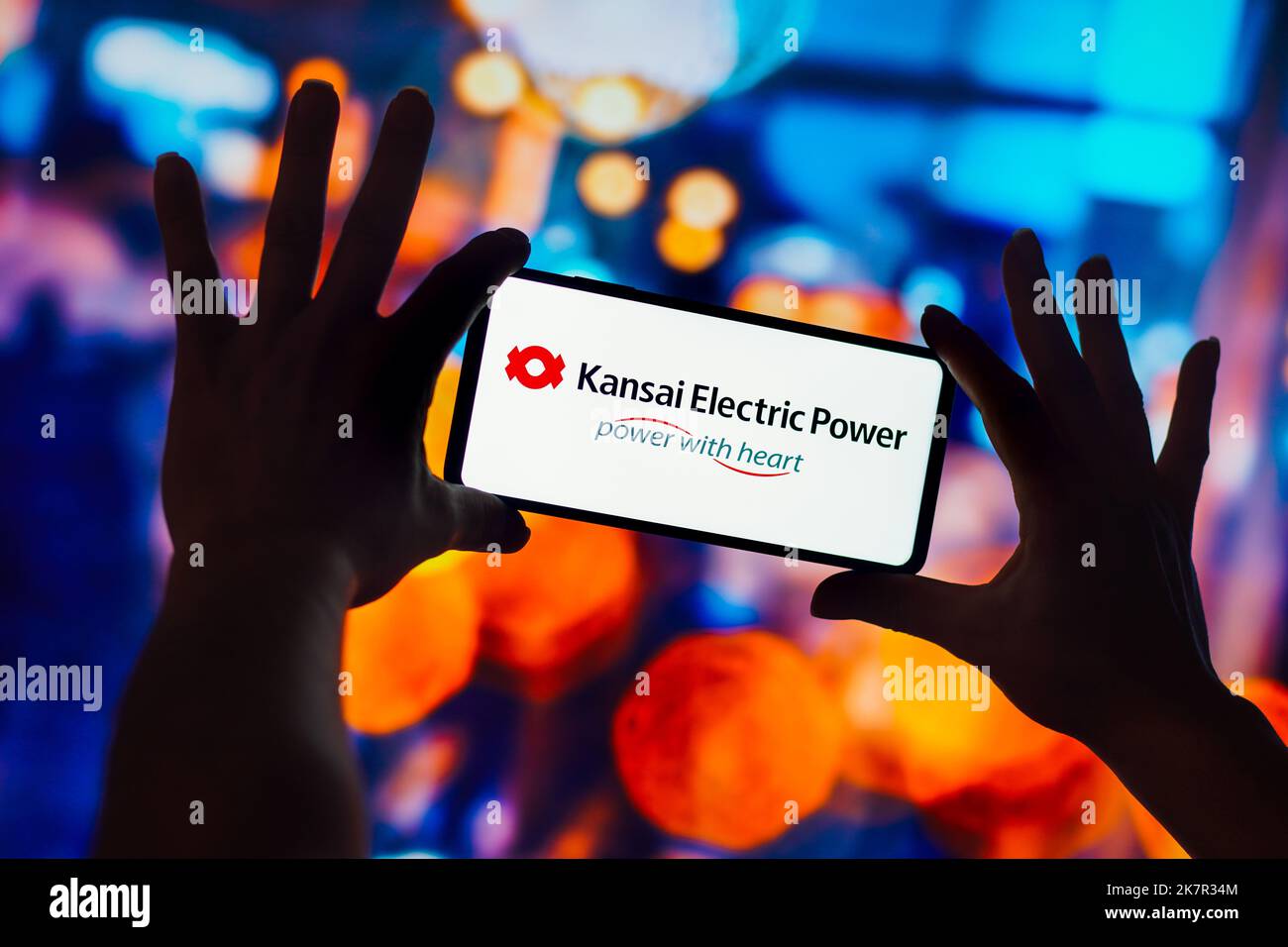 Dans cette illustration, le logo KEPCO (Kansai Electric Power Company ...