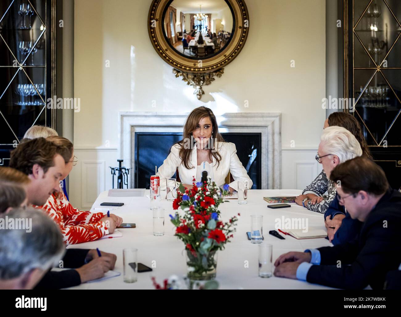 2022-10-19 12:09:29 LA HAYE - Shefali Razdan Duggal adresse la presse ...