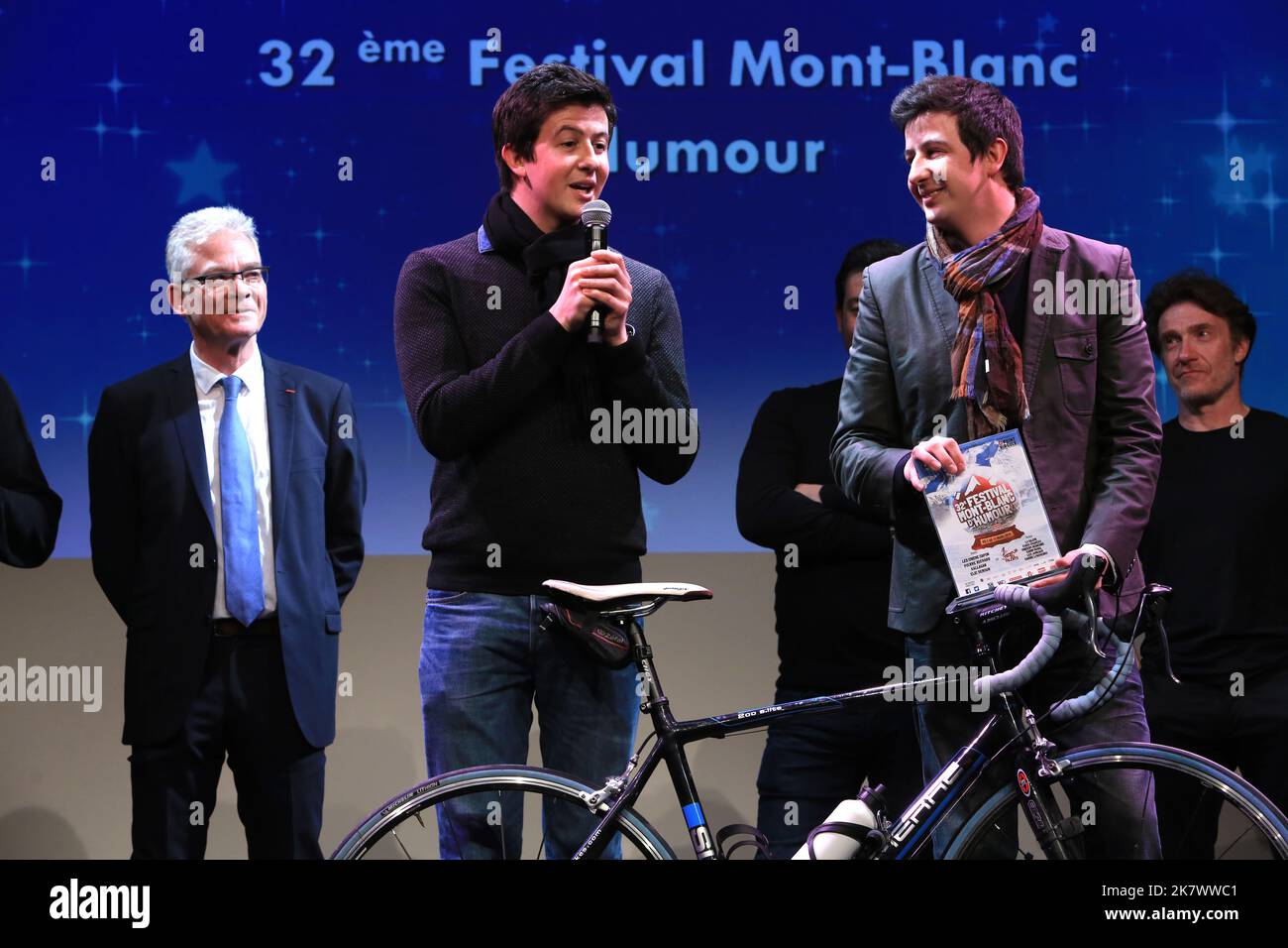 Clémonie de cloture et de remise des prix. Jean-Marc Peillex, maire de ...