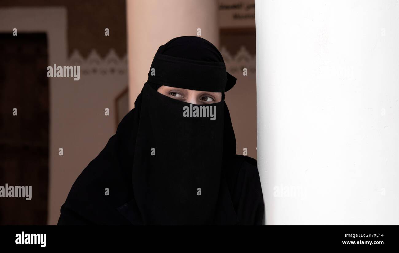 Femme saoudienne burka Banque de photographies et d’images à haute ...