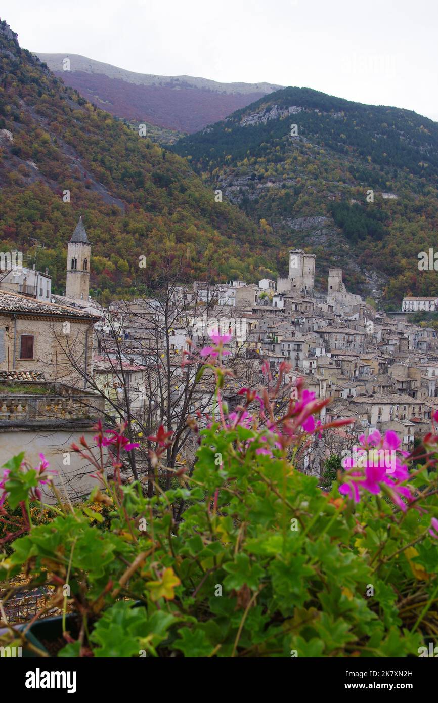 Aperçu de Pacentro (AQ) - un des plus beaux villages d'Italie: Le pays ...