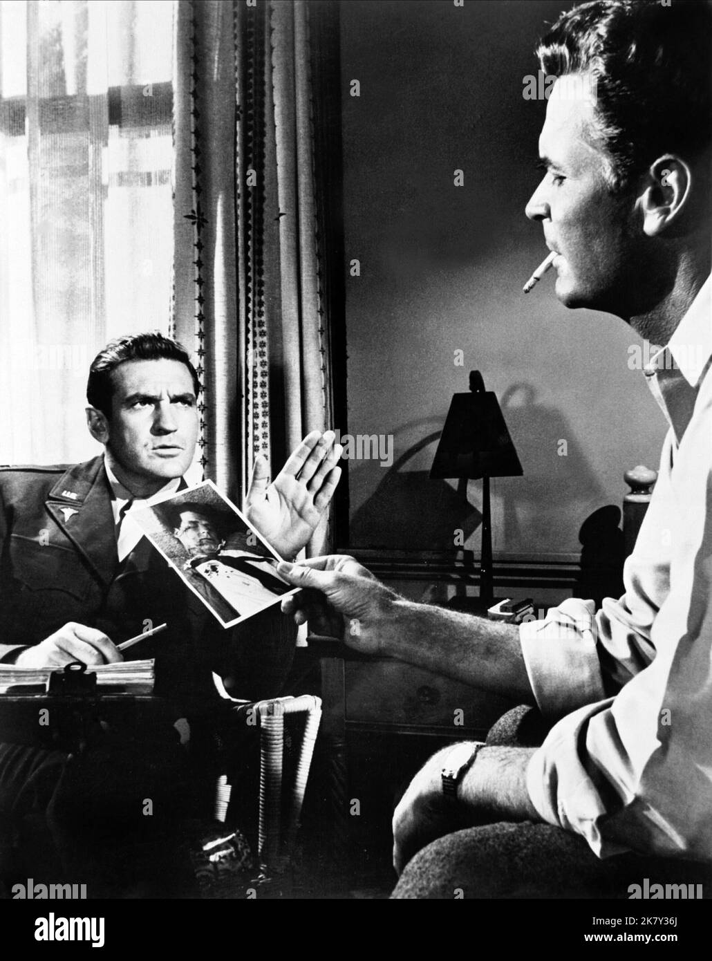 Rod taylor james garner 36 hours Banque de photographies et d’images à ...