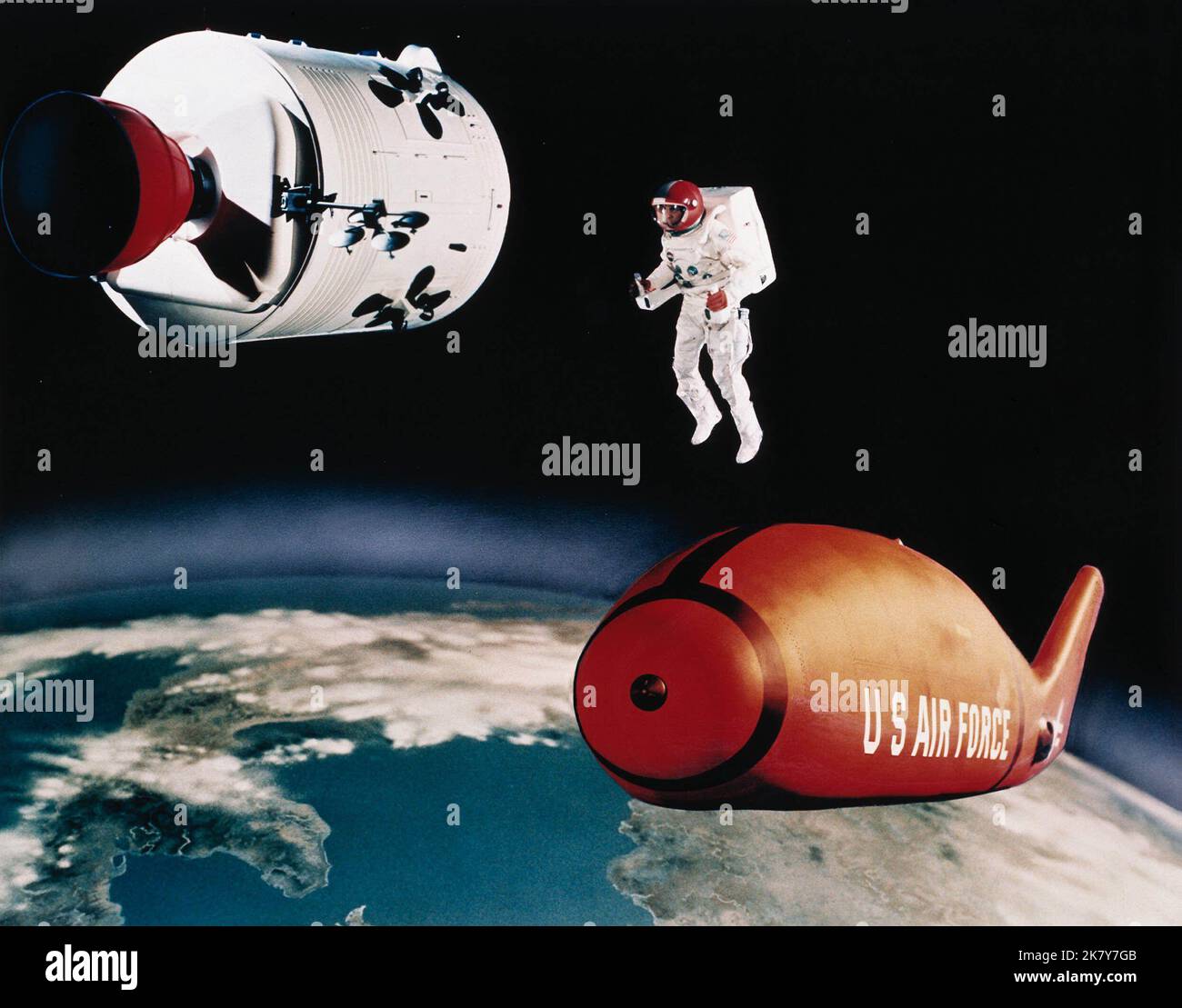 Astronaute Space Walk Scene film Marooned : Space Travelers (1969 ...