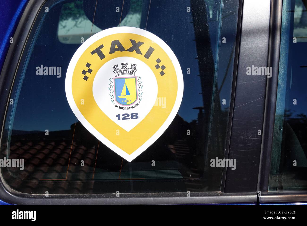 Petit taxi logo Banque de photographies et d’images à haute résolution - Alamy