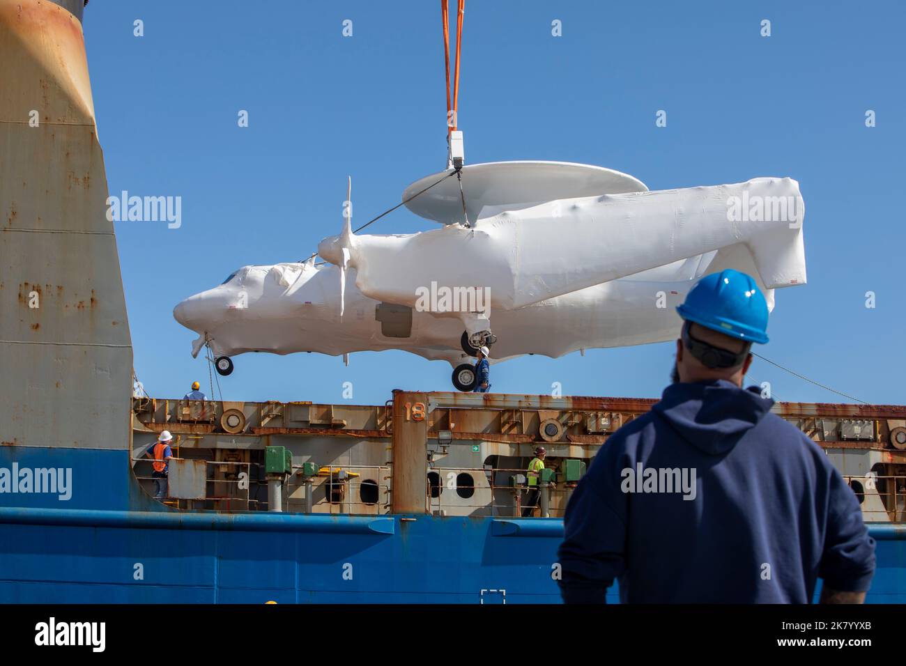 Un E-2D Advanced Hawkeye est déchargé à la station aérienne du corps ...