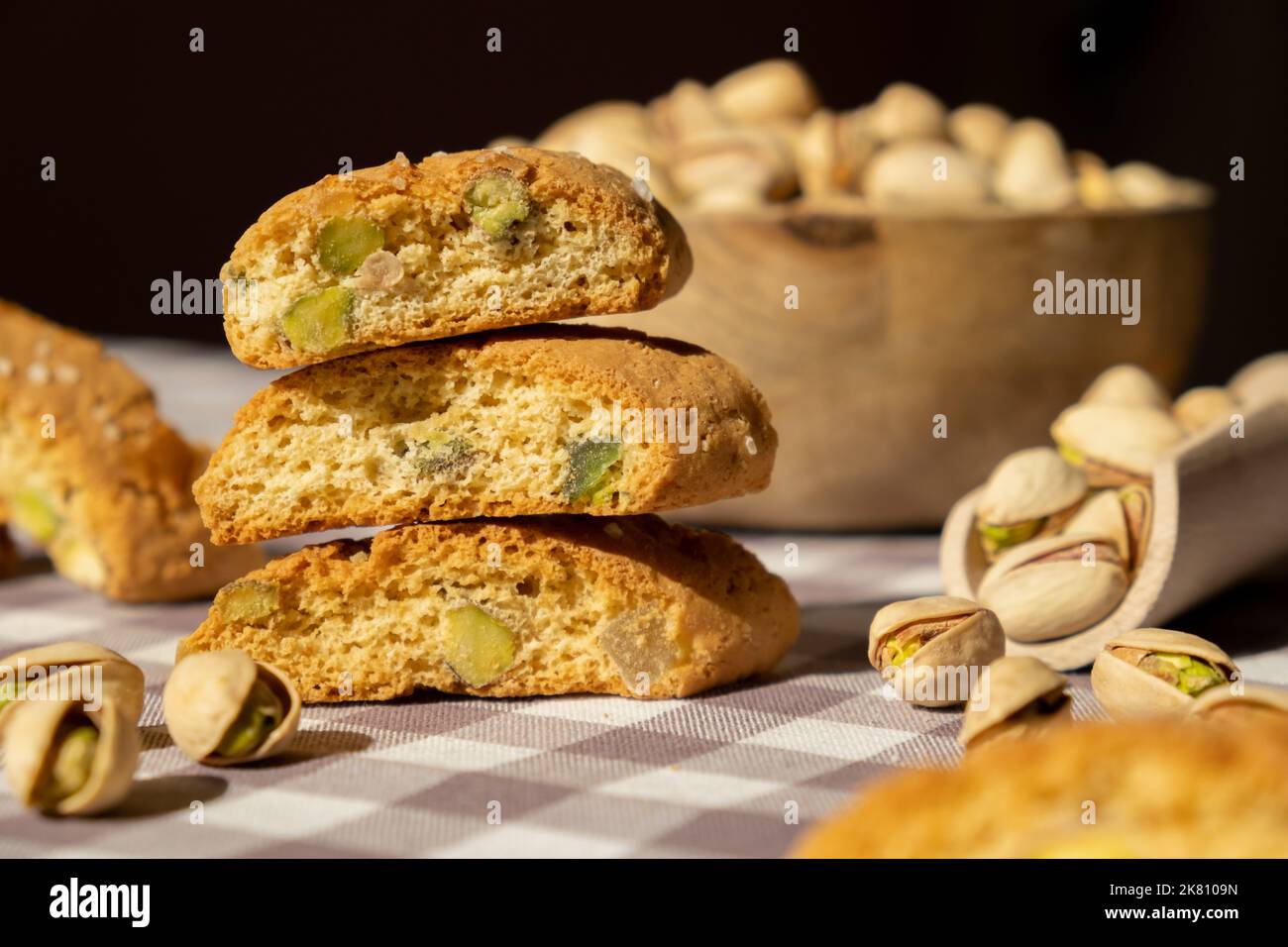 Biscotti Cantuccini biscuits avec pistaches et zeste de citron sablés ...