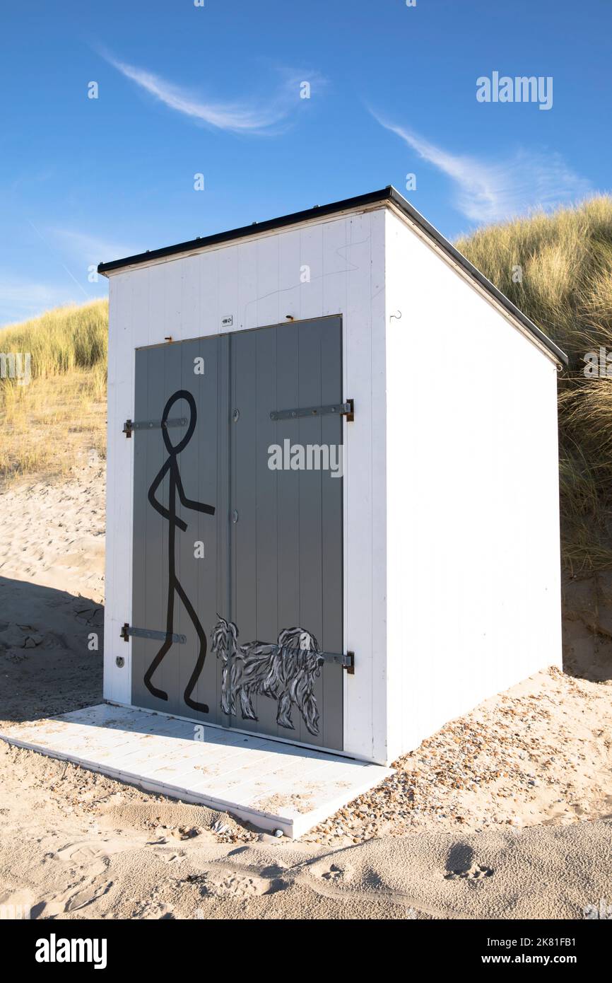 cabine de plage sur la plage entre Oostkapelle et Domburg sur la ...