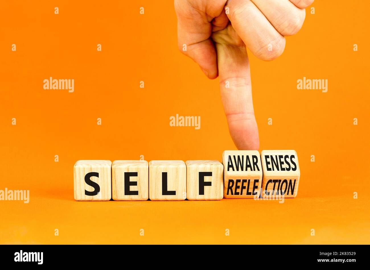 Symbole de conscience d'auto-réflexion. Mots-concepts réflexion et ...