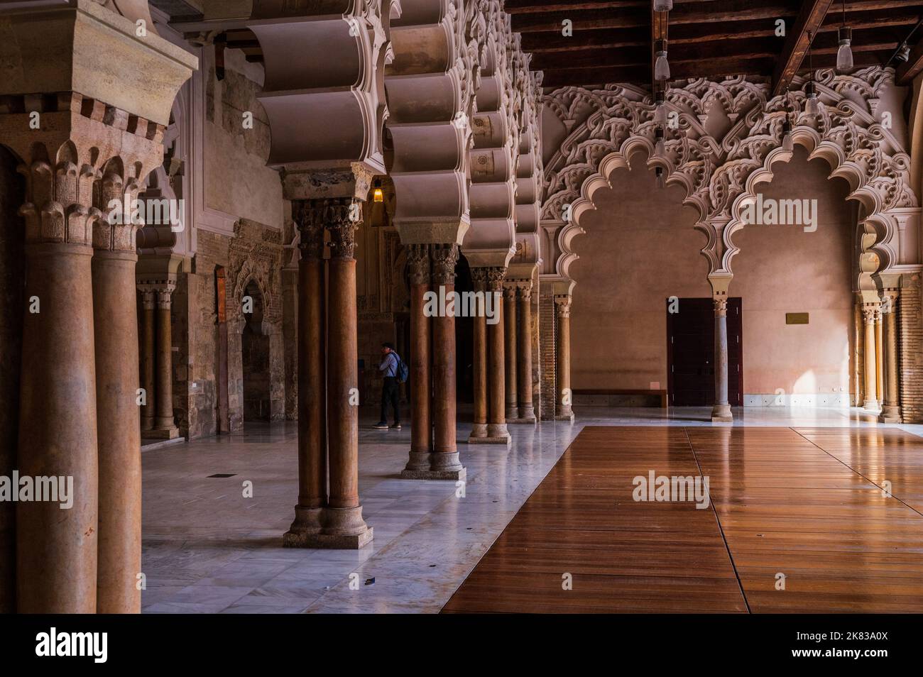 Le palais Aljaferia est un palais médiéval fortifié construit pendant ...