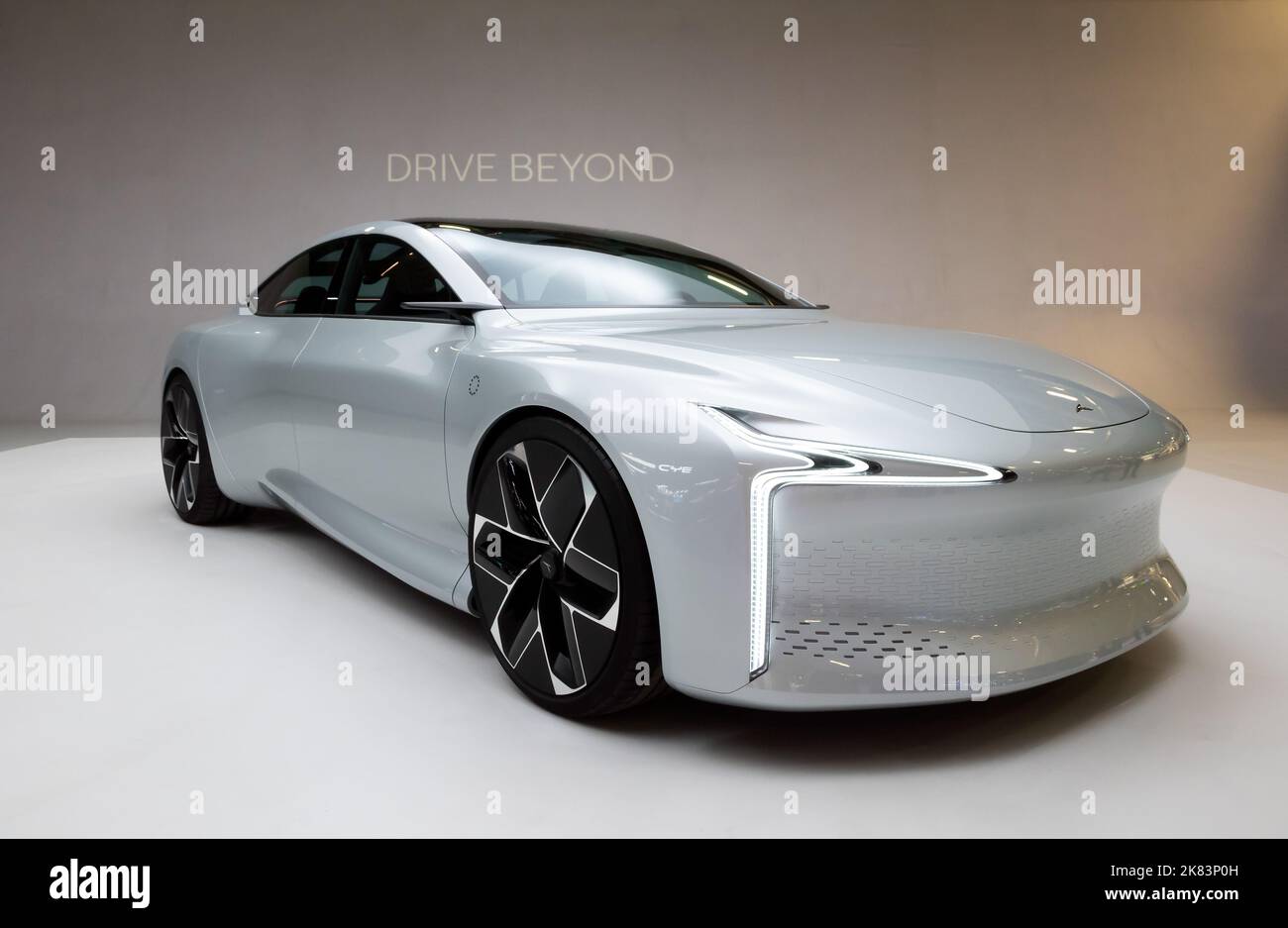 Une start-up française dévoile une berline à hydrogène Hoppium Machina ...