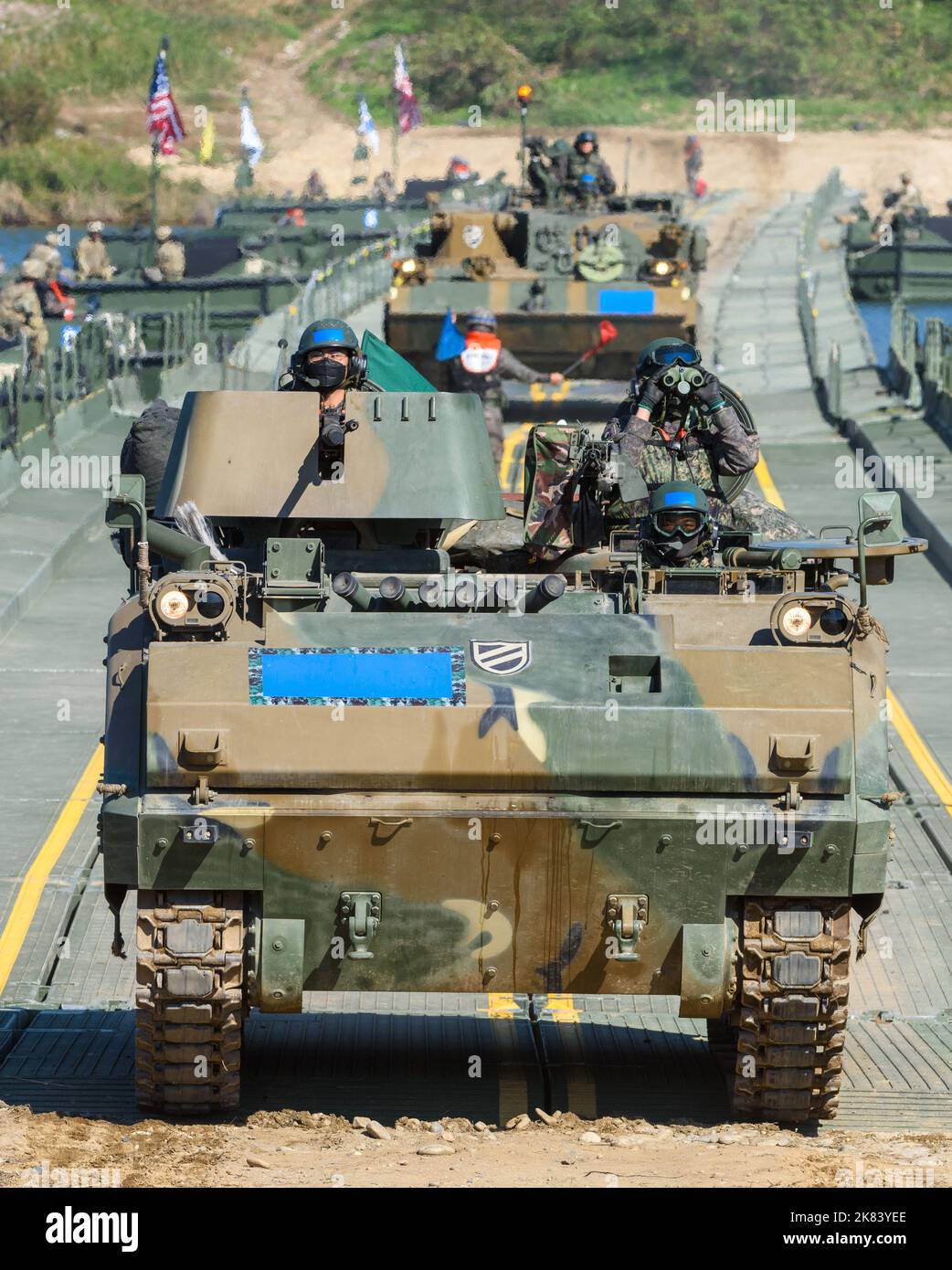 19 octobre 2022, Yeoju, Corée du Sud : des transporteurs militaires K ...