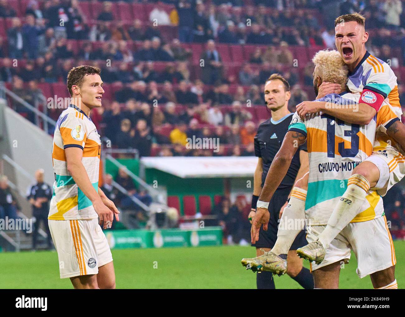 Eric MAXIM CHOUPO-MOTING (FCB 13) célèbre son but, heureux, rire ...