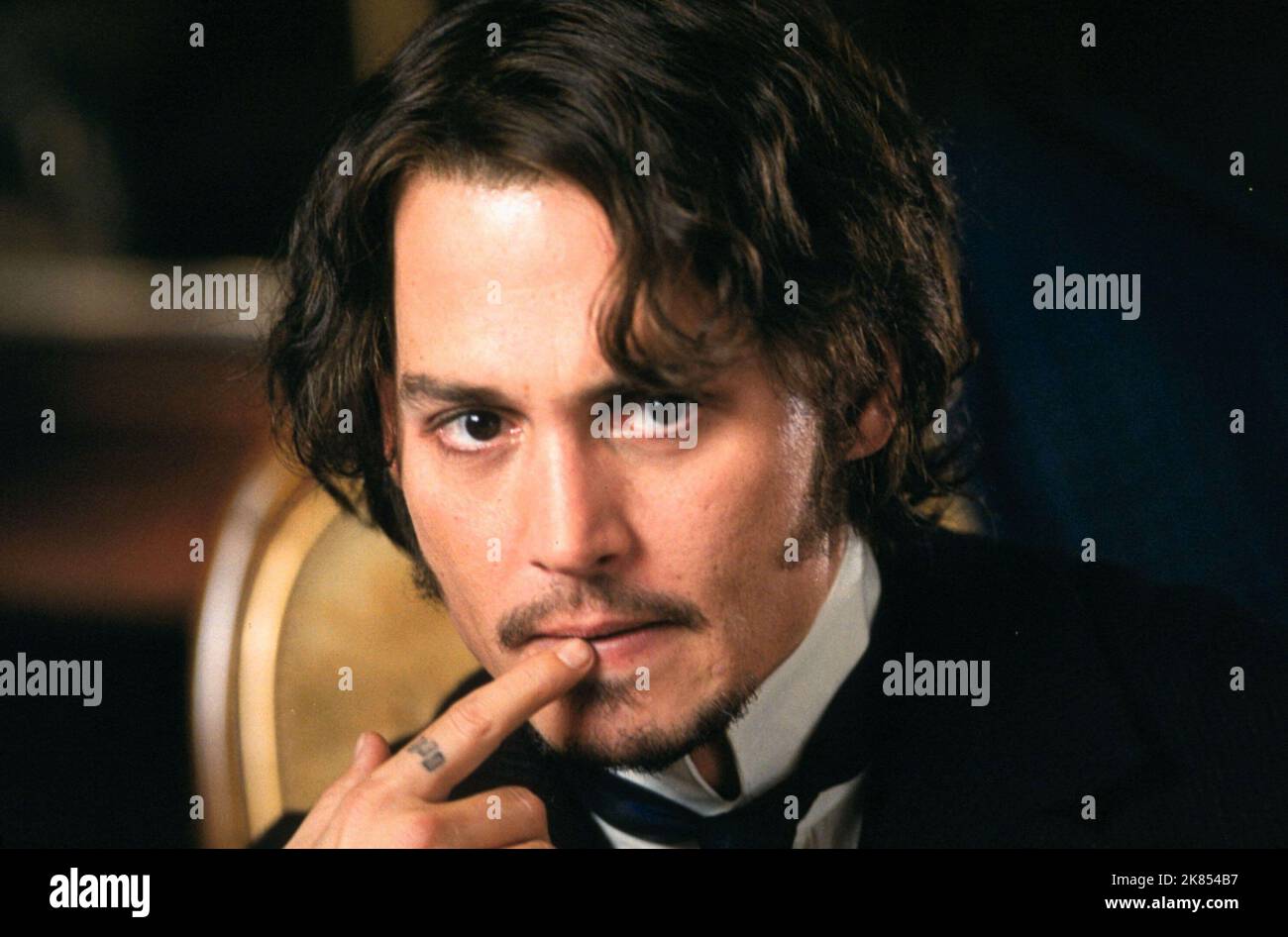 JOHNNY DEPP in FROM HELL (2001), réalisé par ALBERT HUGHES et ALLEN ...