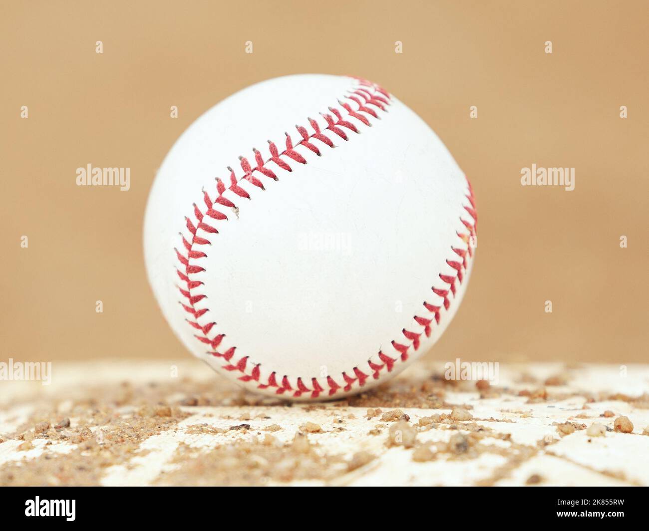 Terrain de baseball, ballon de sport et entraînement en plein air pour ...