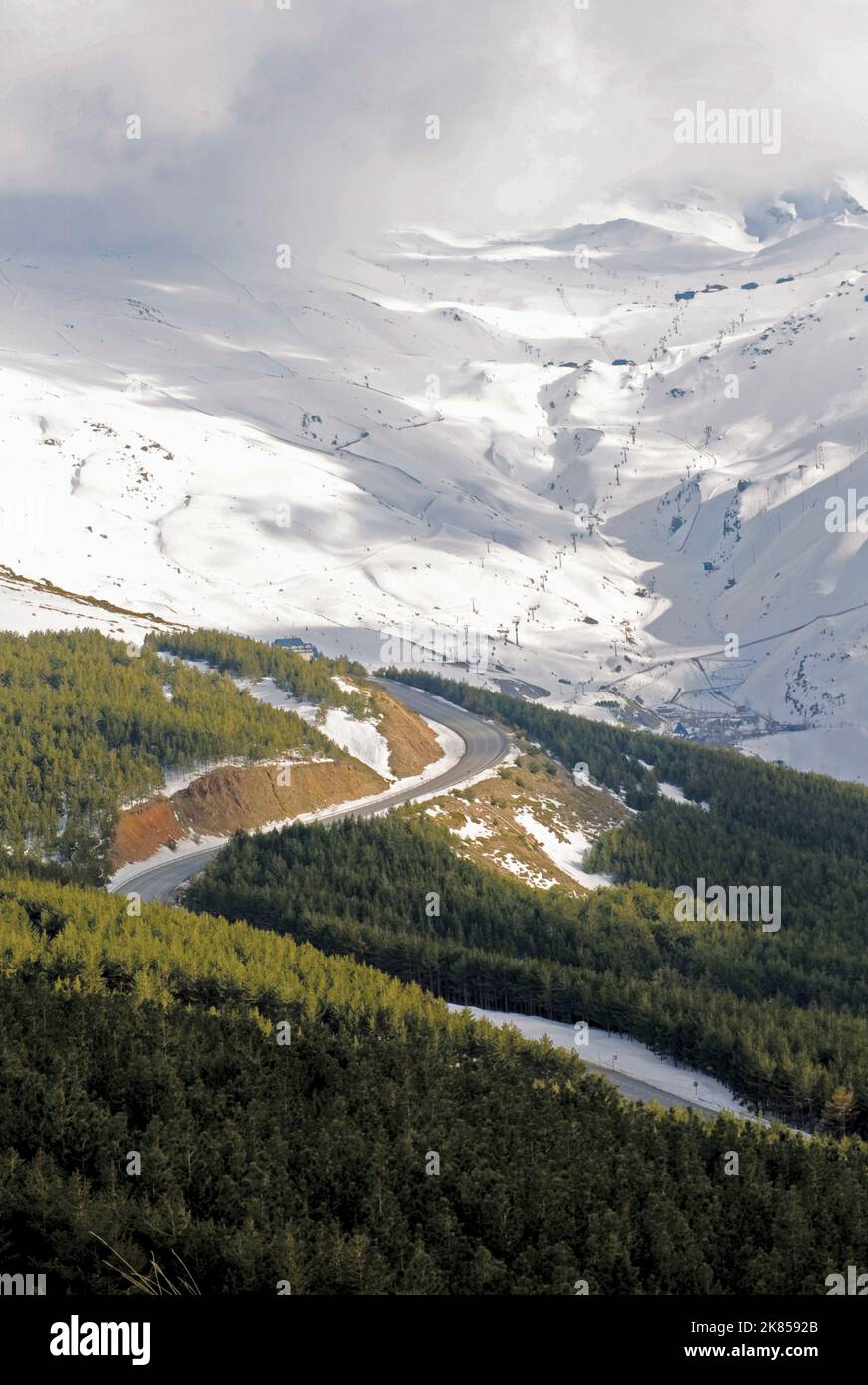Pico de Veleta, Espagne tel que publié dans le livre Mountain High, The ...