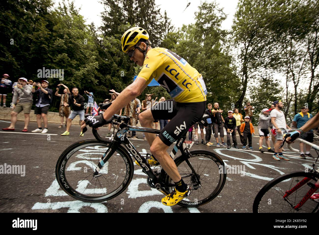 Chris Froome, en Grande-Bretagne, monte les derniers kilomètres de la ...