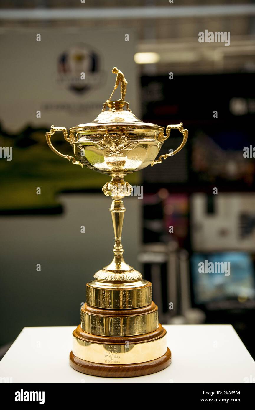 Le trophée Ryder Cup est exposé lors de la Ryder Cup Media Call ...