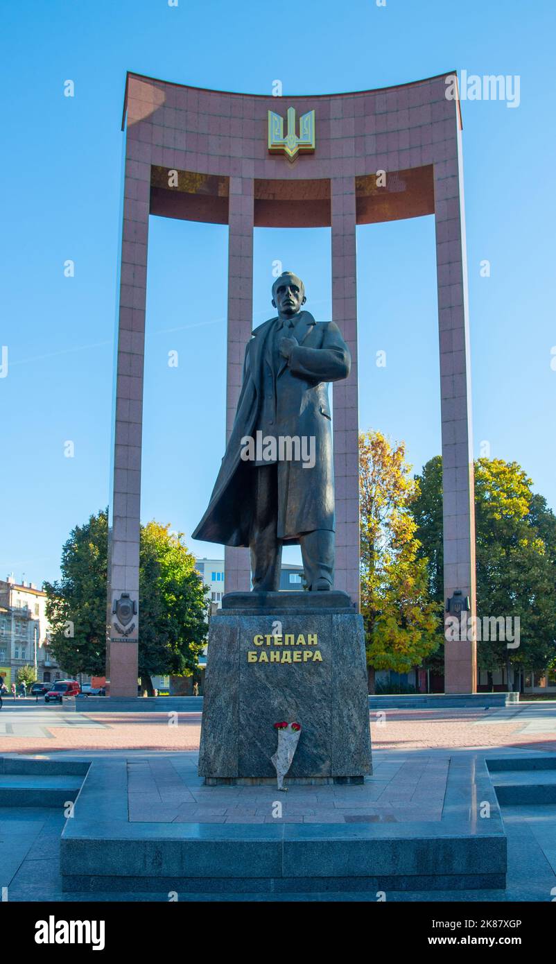 Lviv, Ukraine - 10, 06, 2018: Mémorial Stepan Bandera. Stèle de l'Etat ...