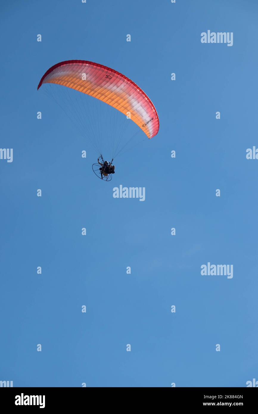 Parachute parasailing Banque de photographies et d’images à haute ...