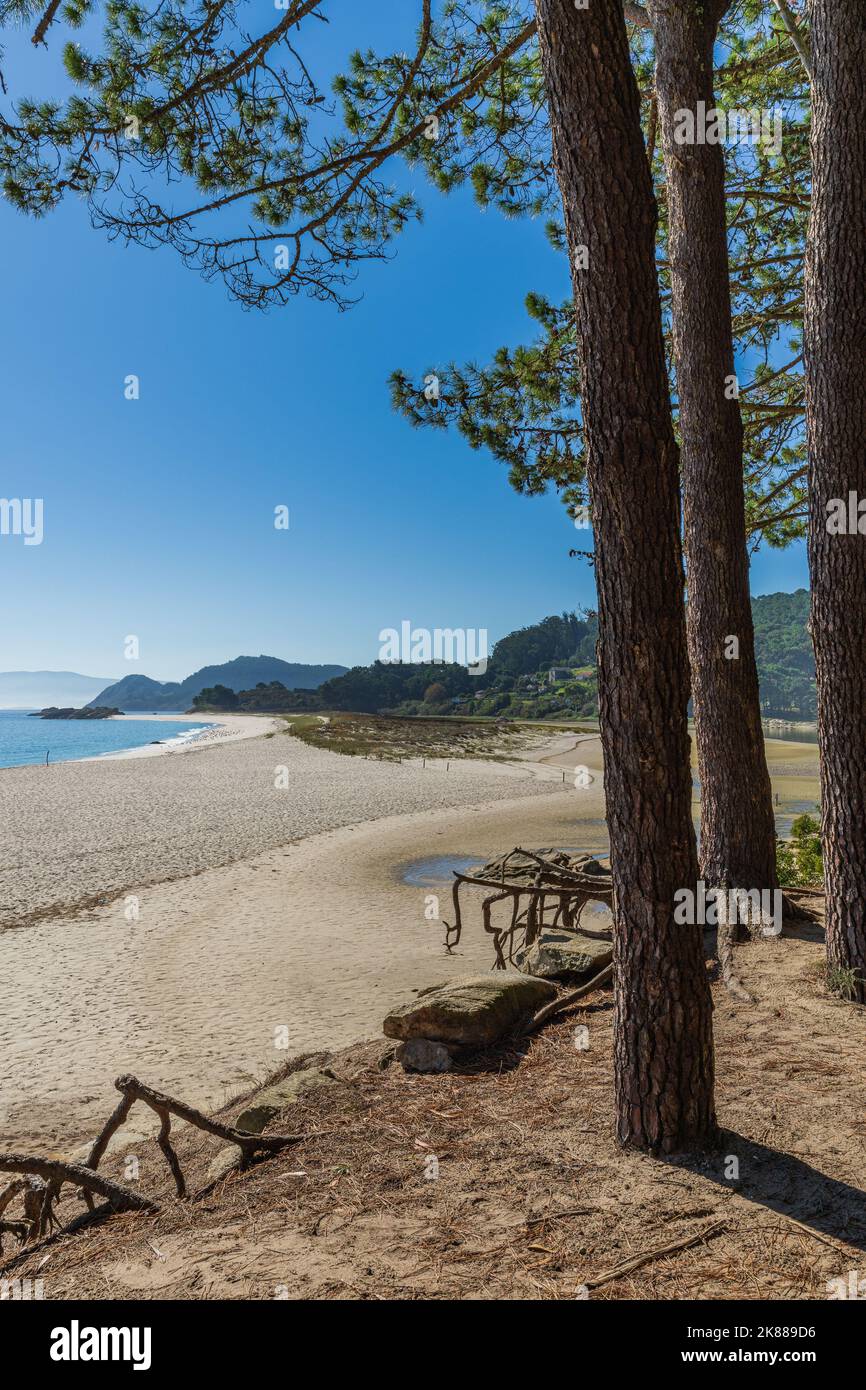 Belle plage de Rodas dans le parc national des Îles Cies à Vigo, Galice ...